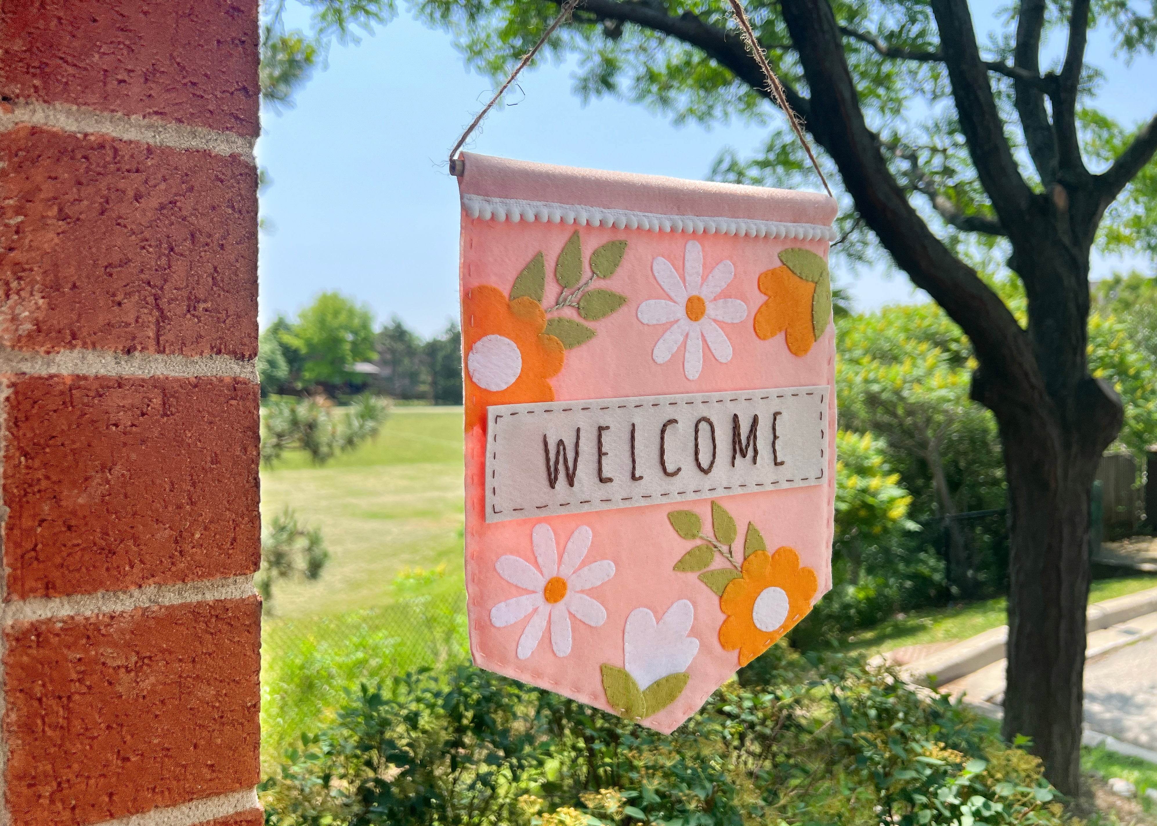 A Summer Touch to Your Home With a Welcome Banner